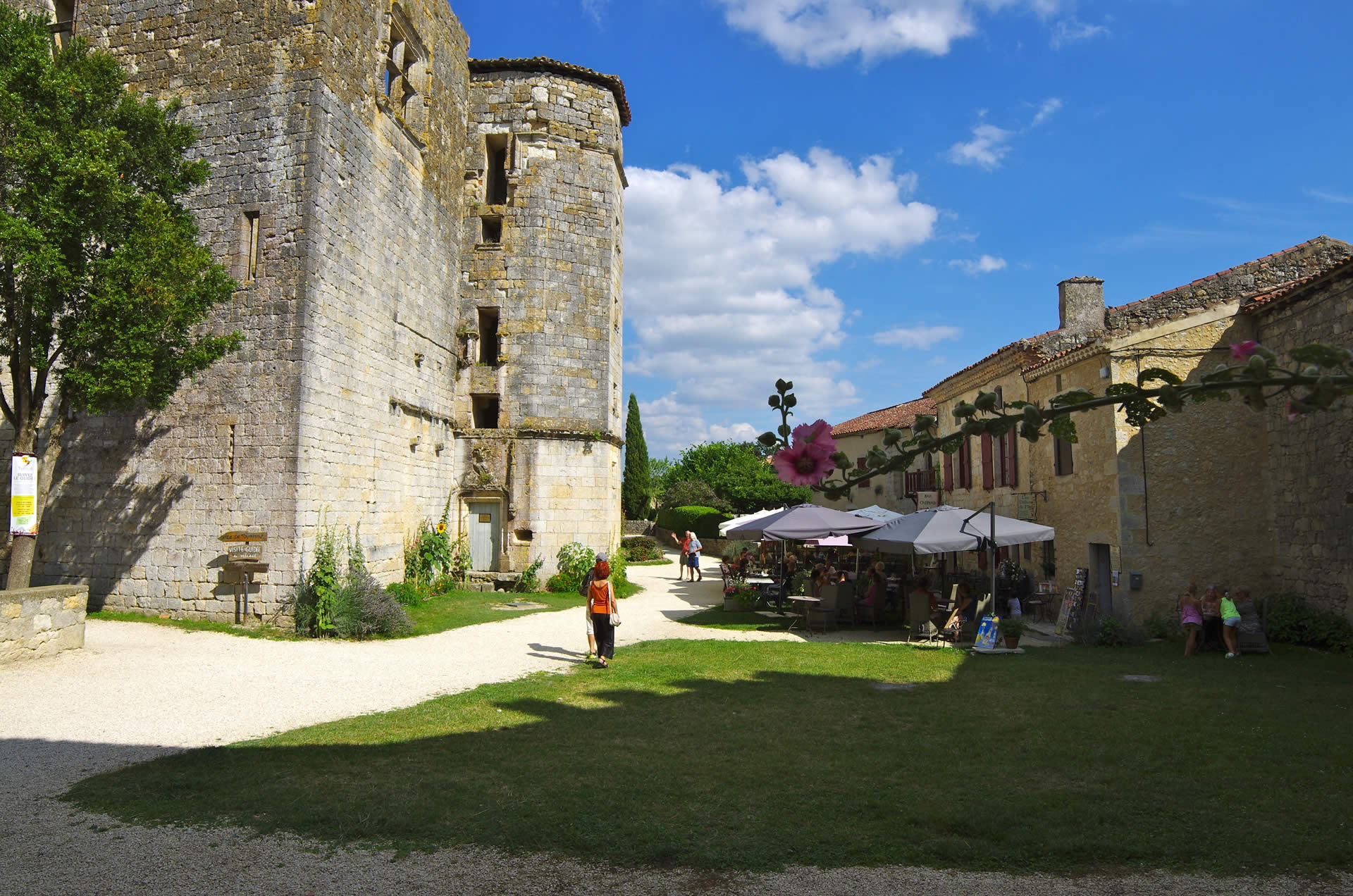 La cité de Larressingle, ville fortifiée du Gers - Domaine de Saussignac